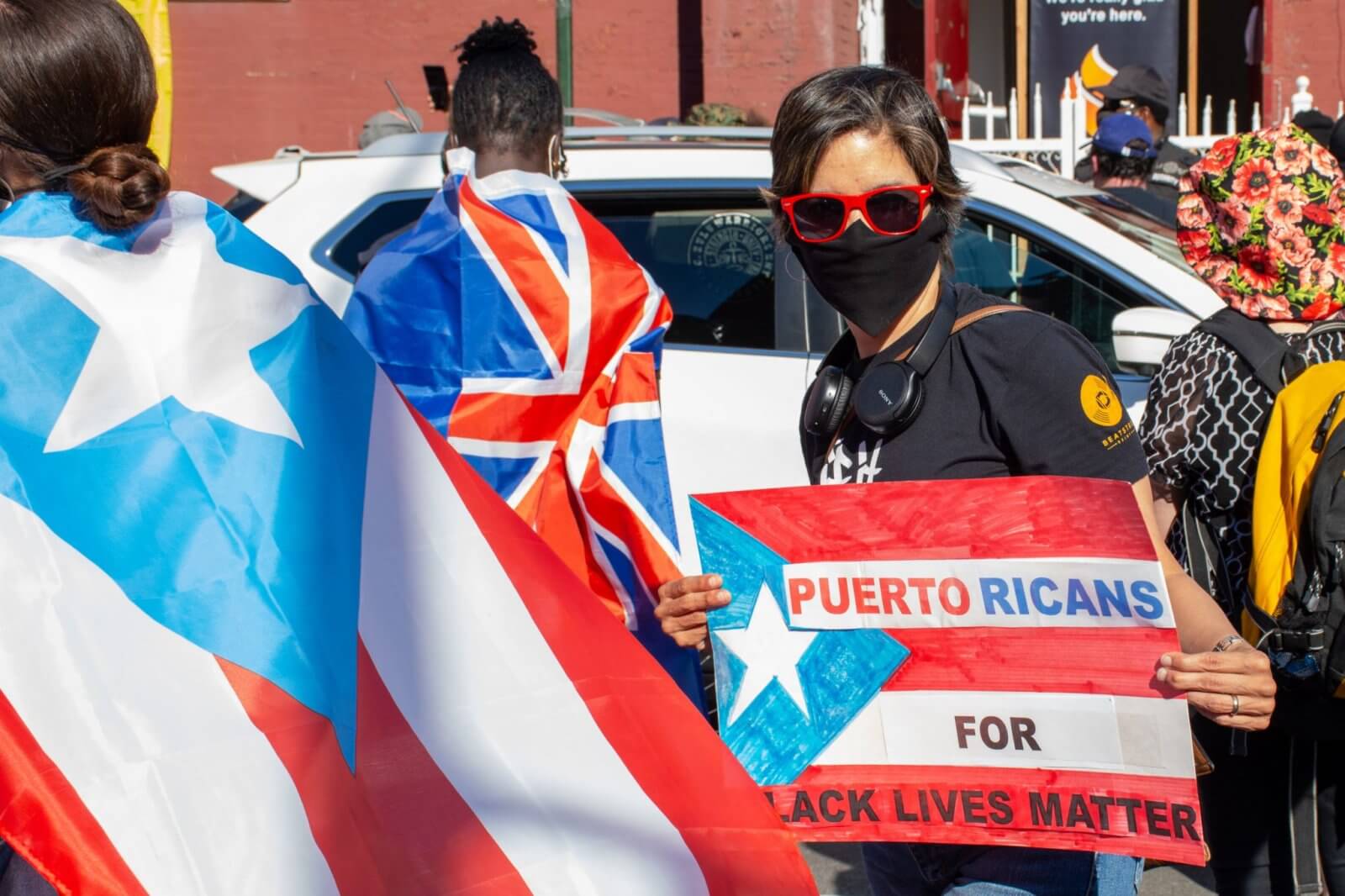 Puertorriqueños marchan contra la brutalidad policial a pesar de la ...