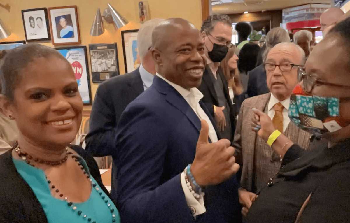 Adams presenta su visión para el futuro desarrollo económico de la ...