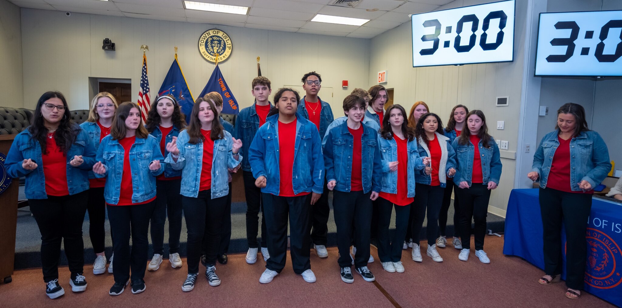 Alumnos de escuelas de Islip reconocidos con los ‘Premios al Logro ...