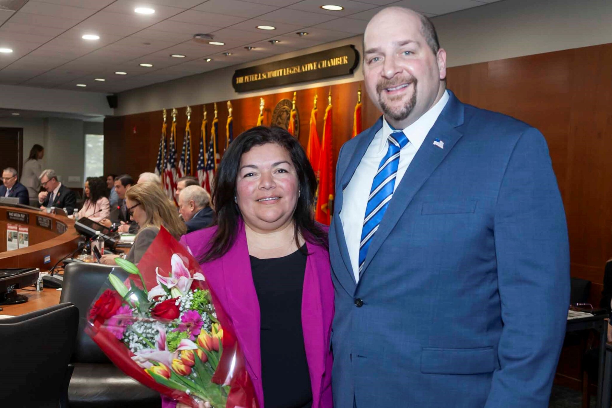 Legislador Koslow honra a Maria Jordan-Awalom, presidenta de la junta ...