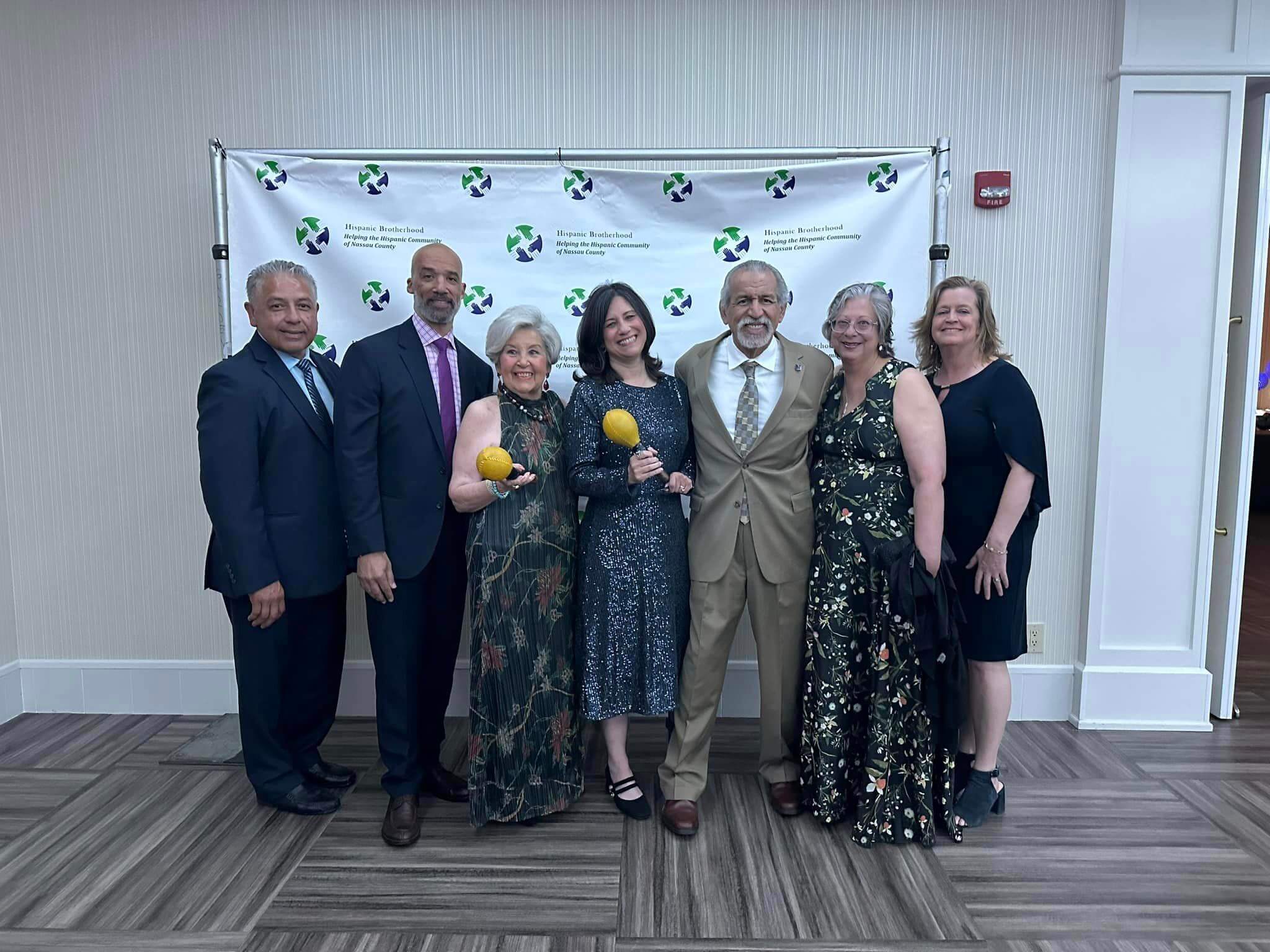 Legislador Davis apoya la Cena de Becas de Hispanic Brotherhood – Noticia NY