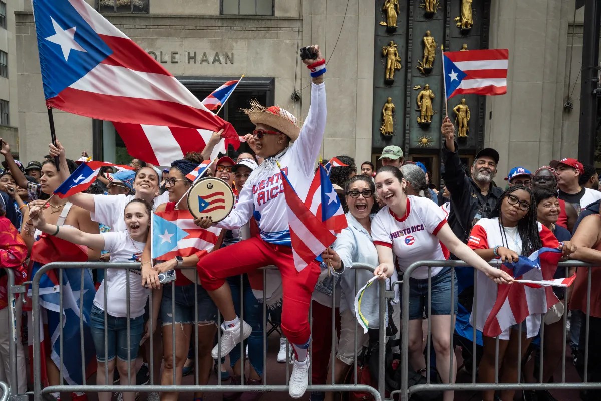 ¡Fotos, Fotos y más Fotos! Orgullo Boricua Desborda Manhattan en el ...