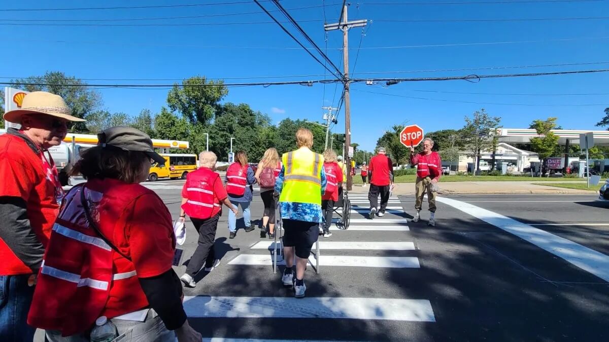 Pavimentando el Camino: AARP New York Lanza una Encuesta de Aceras para ...